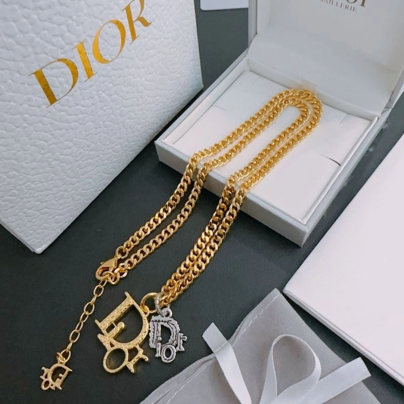 Accurate model Christian Dior Necklaces