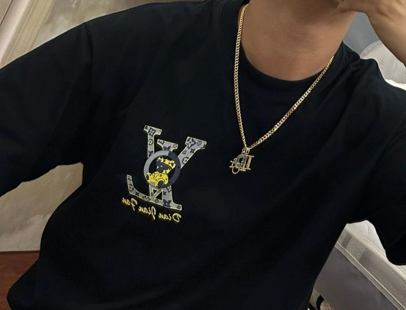 Accurate model Christian Dior Necklaces