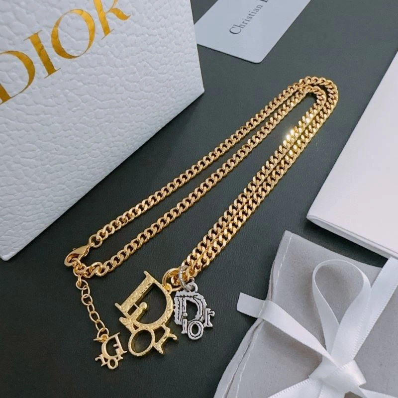 Accurate model Christian Dior Necklaces