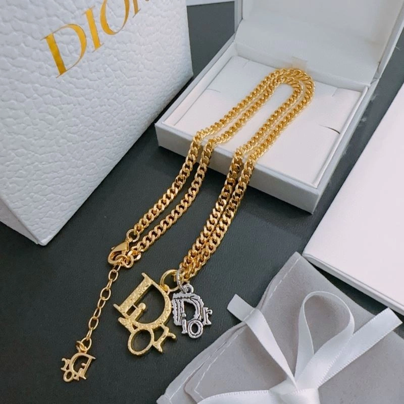 Accurate model Christian Dior Necklaces