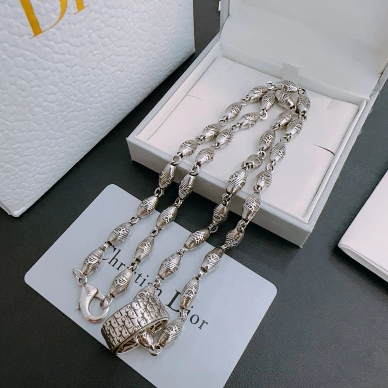 Bargain Christian Dior Necklaces