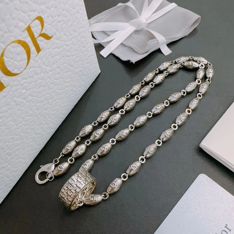 Bargain Christian Dior Necklaces