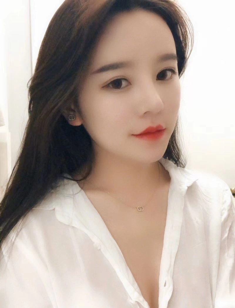 Economical Christian Dior Necklaces