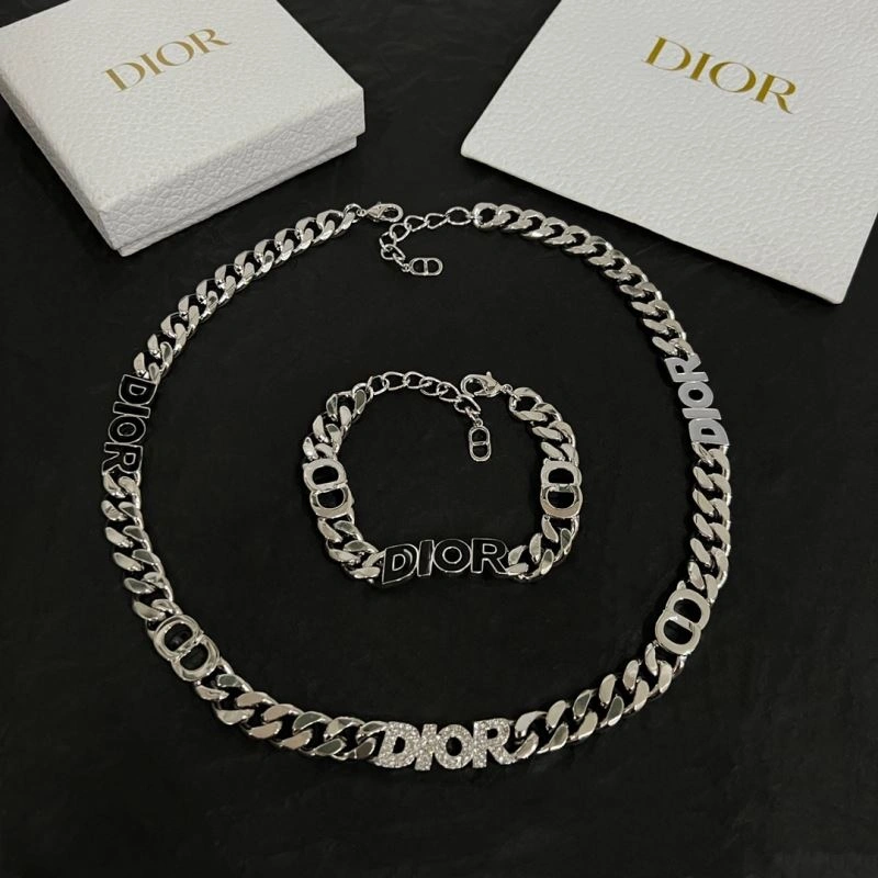 Economical Christian Dior Necklaces