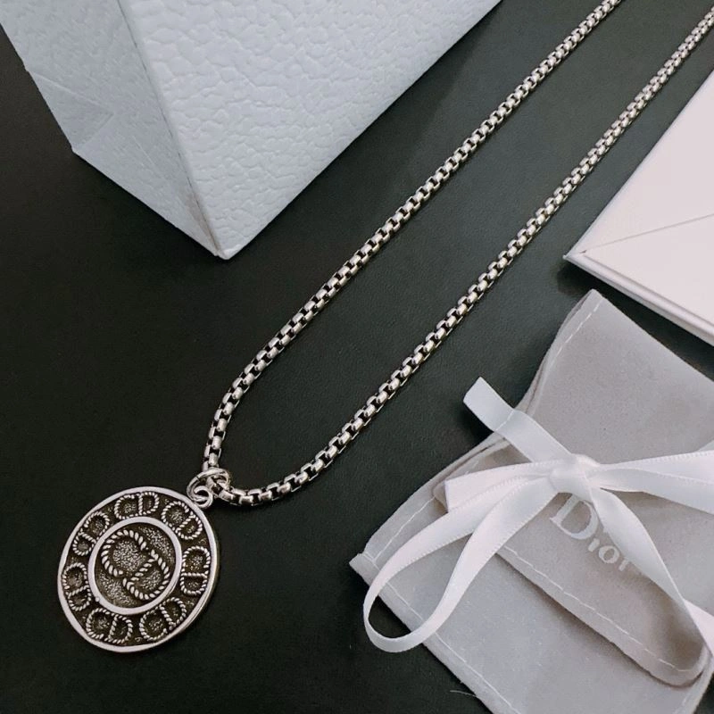 High fidelity Christian Dior Necklaces