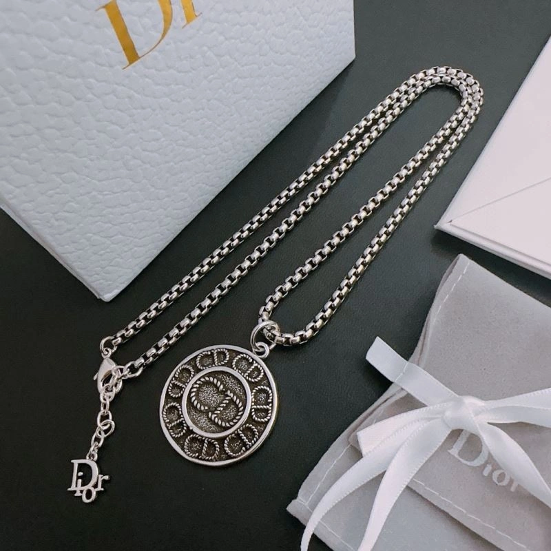 High fidelity Christian Dior Necklaces