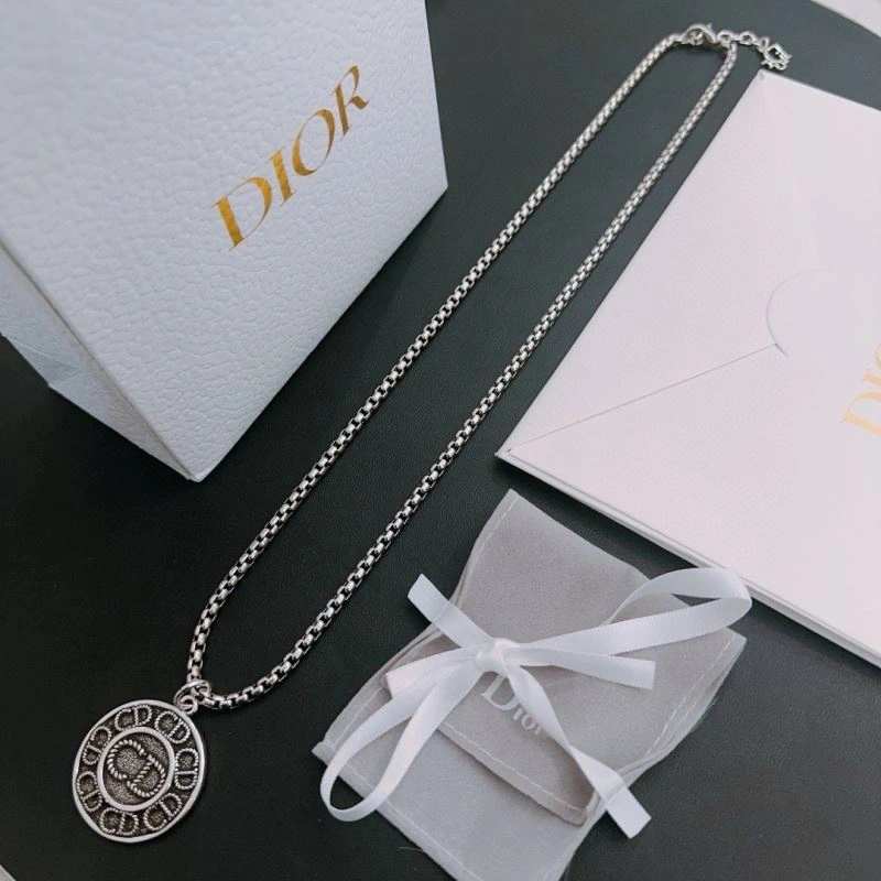 High fidelity Christian Dior Necklaces