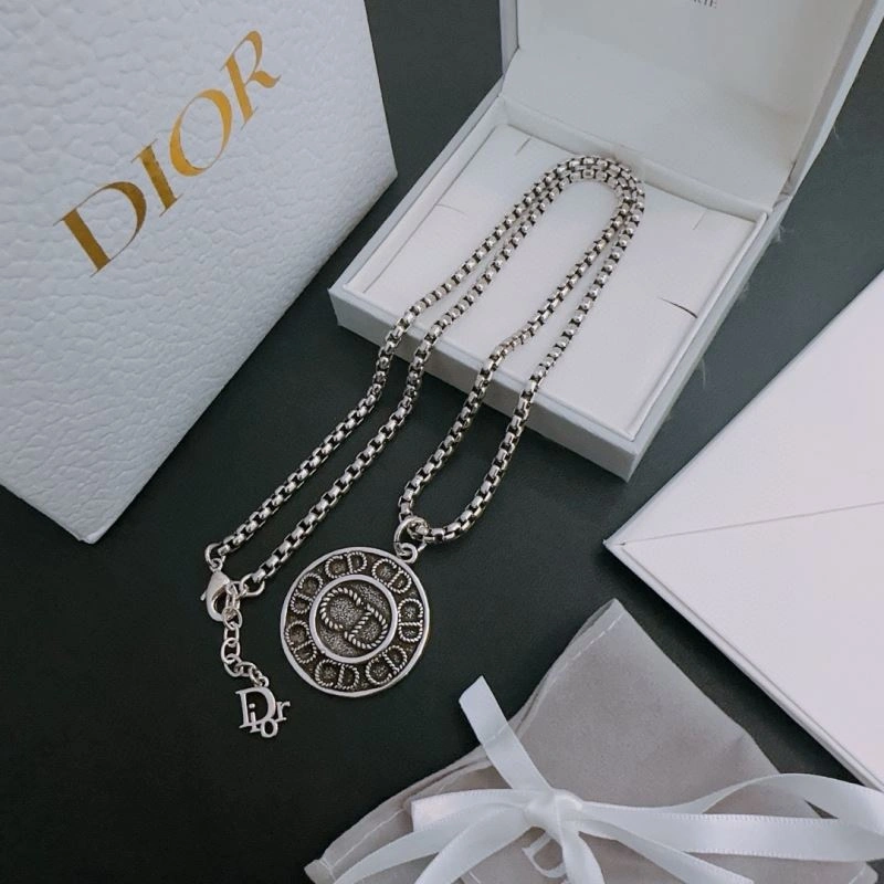High fidelity Christian Dior Necklaces