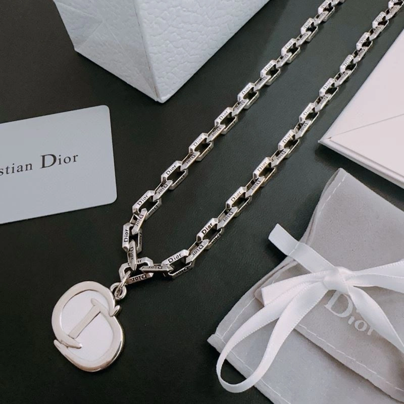 High fidelity Christian Dior Necklaces