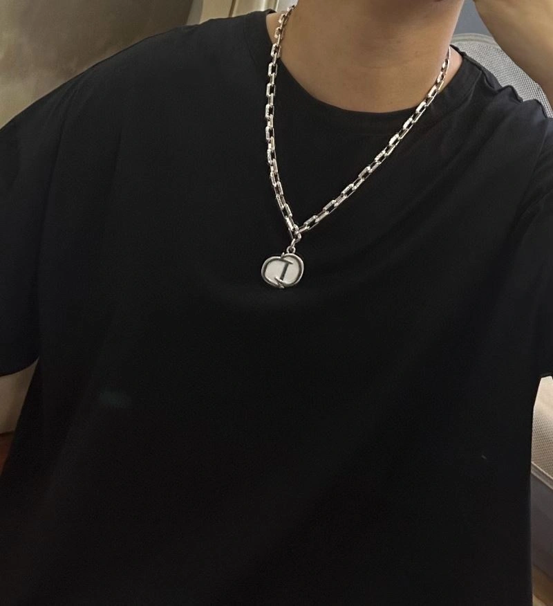 High fidelity Christian Dior Necklaces