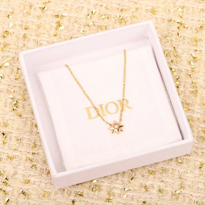 Low-cost Christian Dior Necklaces
