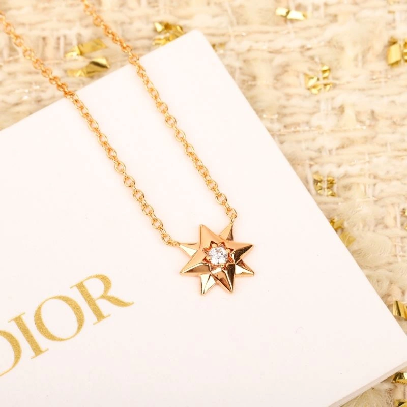 Low-cost Christian Dior Necklaces