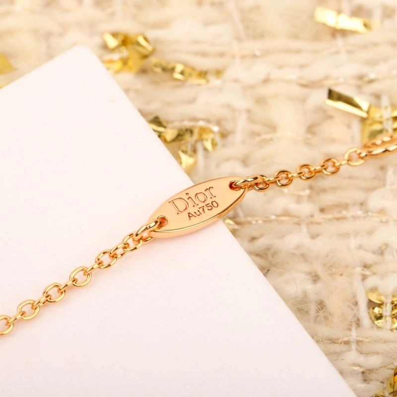 Low-cost Christian Dior Necklaces