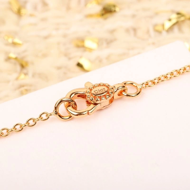 Low-cost Christian Dior Necklaces