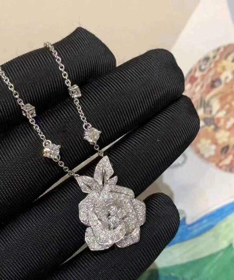 Bargain Christian Dior Necklaces