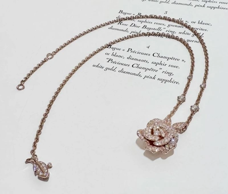 Bargain Christian Dior Necklaces