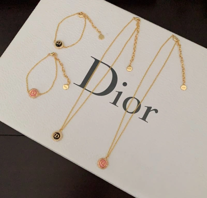 Inexpensive Christian Dior Necklaces