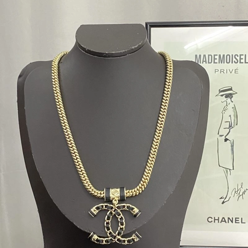 Christian Dior Necklaces