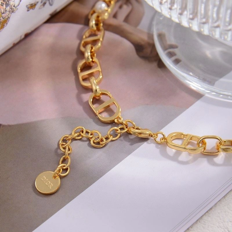 Low-cost Christian Dior Necklaces