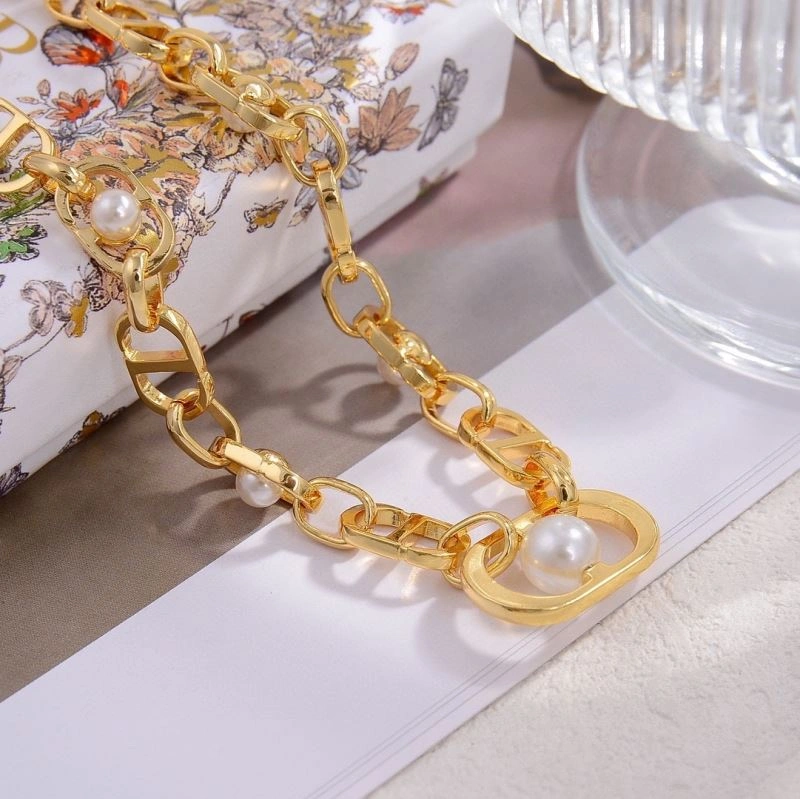 Low-cost Christian Dior Necklaces