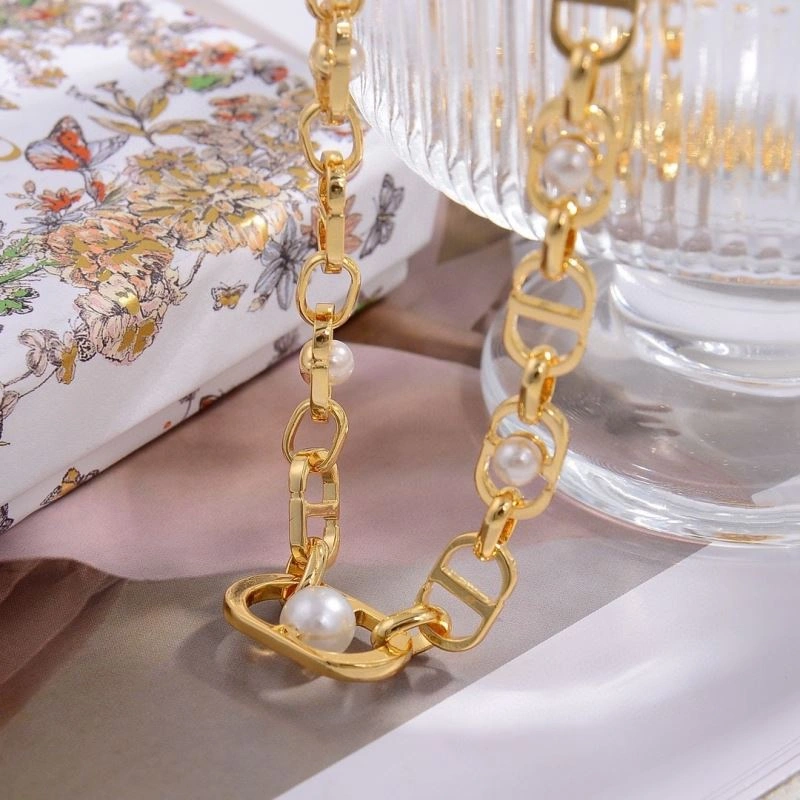 Low-cost Christian Dior Necklaces
