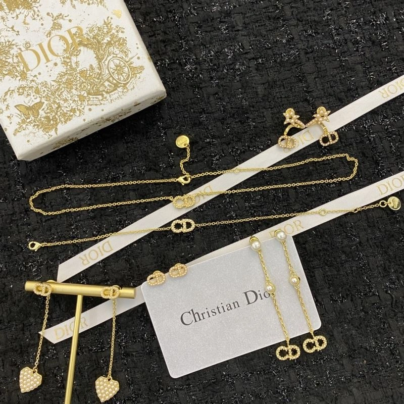 Economical Christian Dior Necklaces