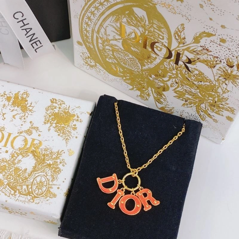 Top match Christian Dior Necklaces