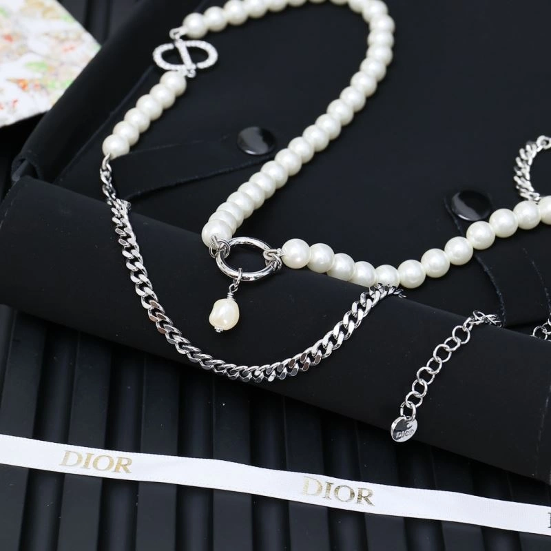 High fidelity Christian Dior Necklaces