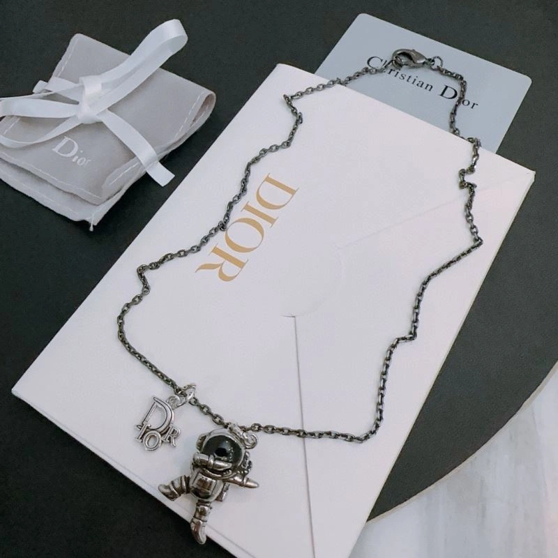 Discounted Christian Dior Necklaces