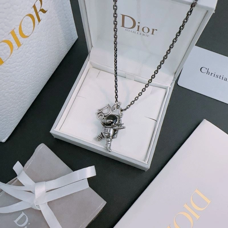 Discounted Christian Dior Necklaces