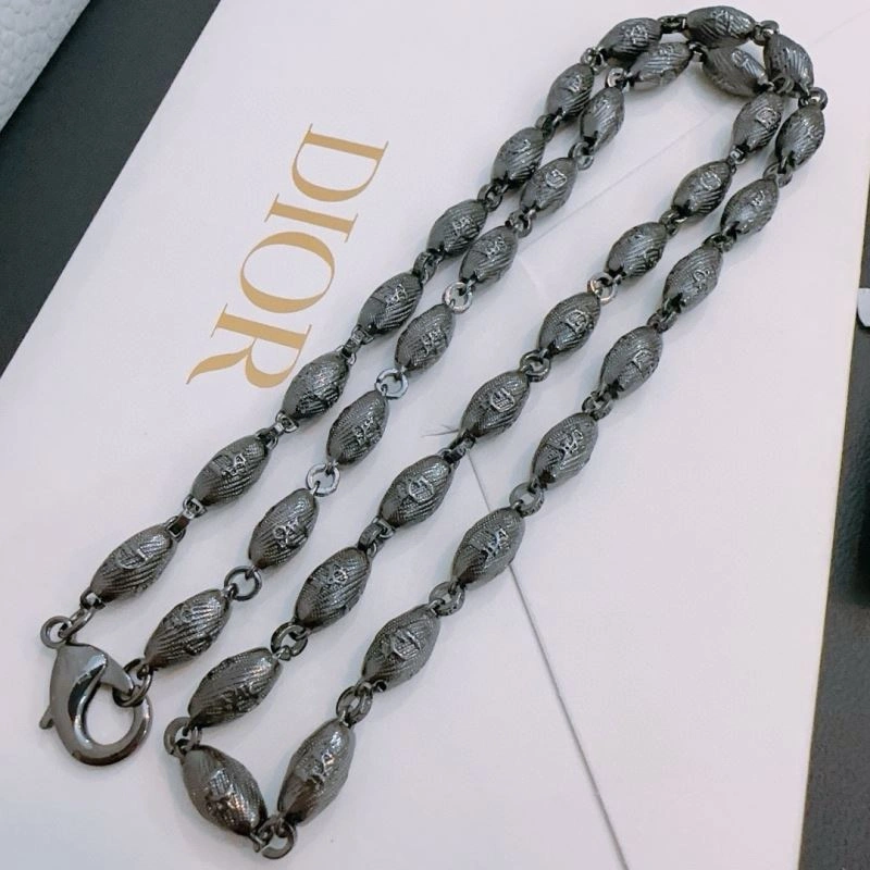 Accurate model Christian Dior Necklaces