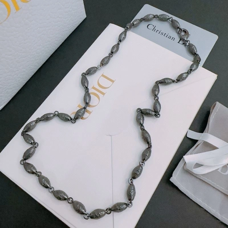 Accurate model Christian Dior Necklaces