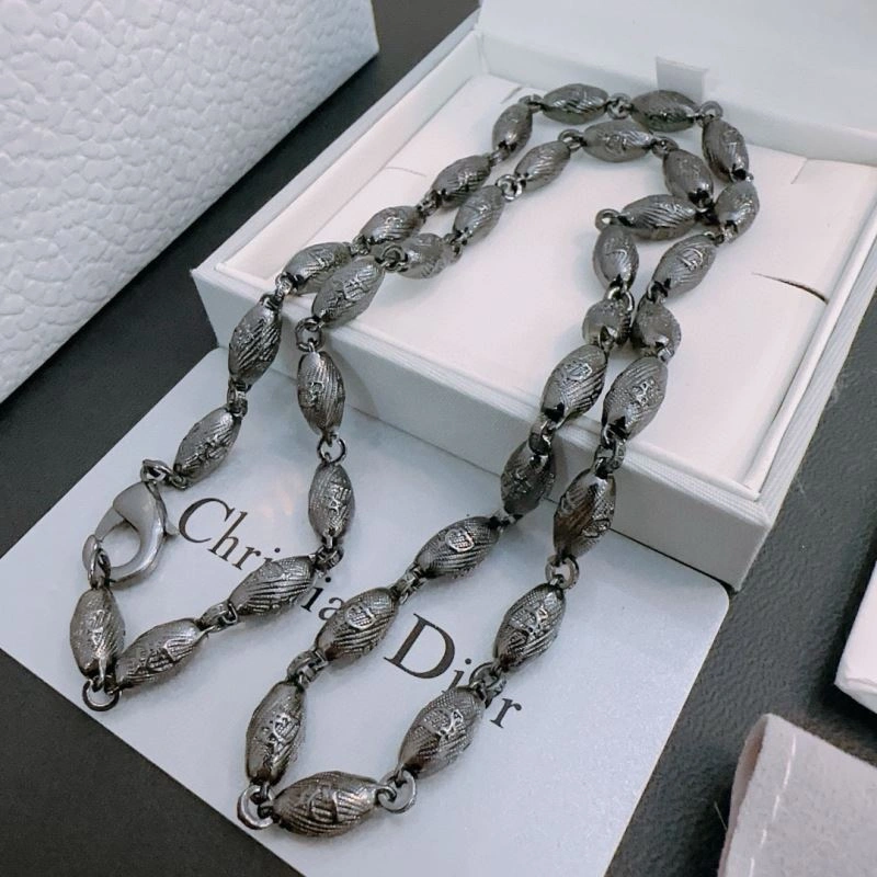 Accurate model Christian Dior Necklaces