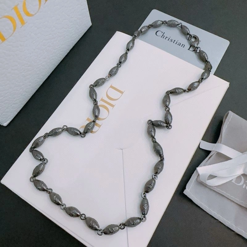 Accurate model Christian Dior Necklaces