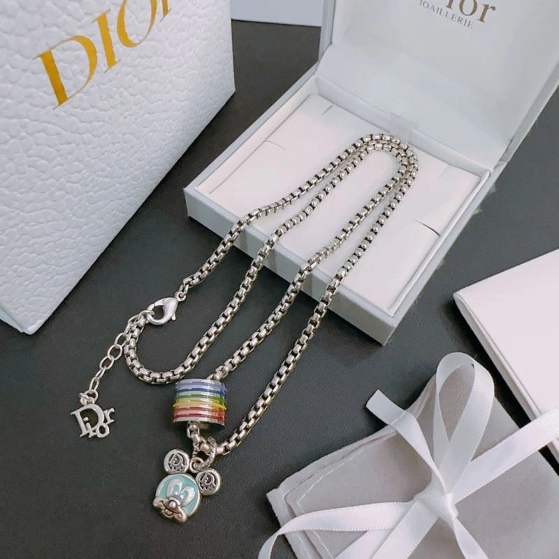 Low-cost Christian Dior Necklaces