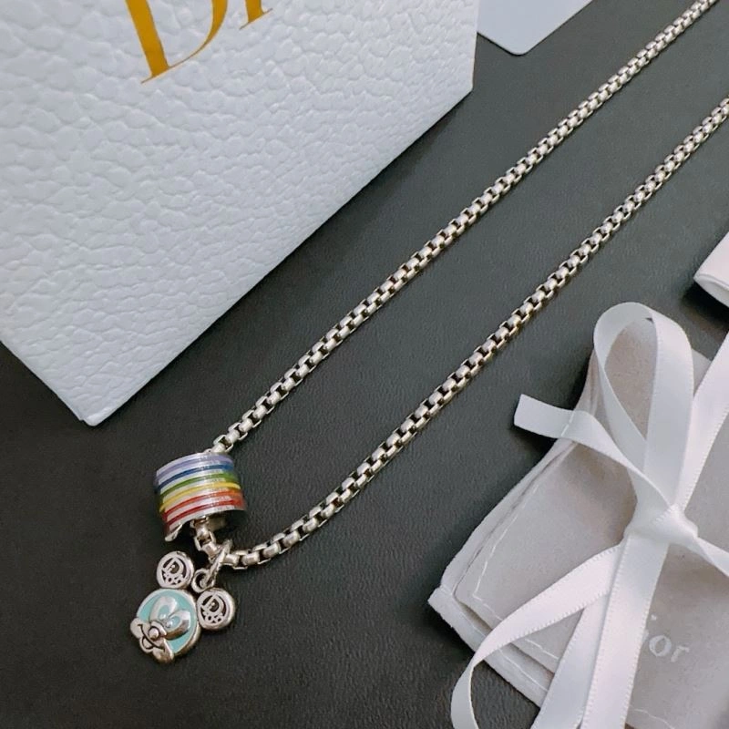 Low-cost Christian Dior Necklaces