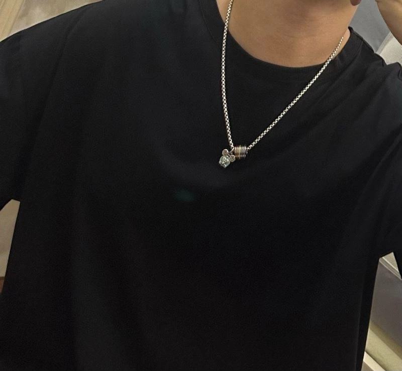 Low-cost Christian Dior Necklaces