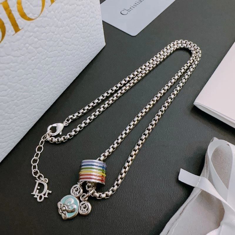 Low-cost Christian Dior Necklaces