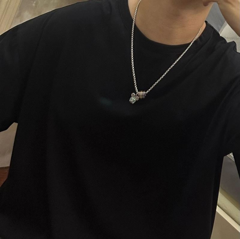 Low-cost Christian Dior Necklaces