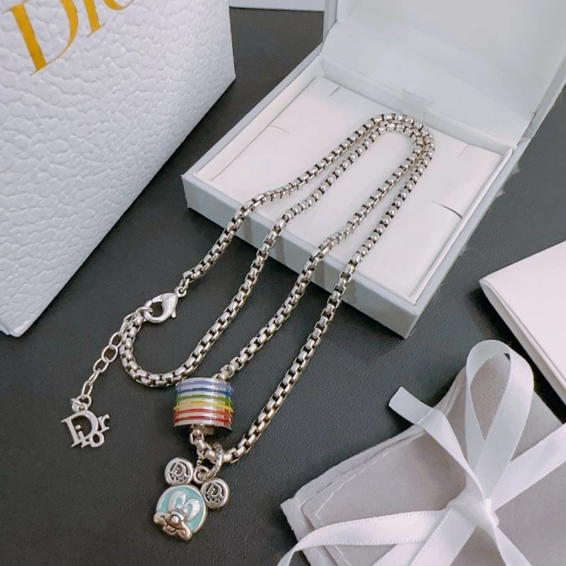 Low-cost Christian Dior Necklaces