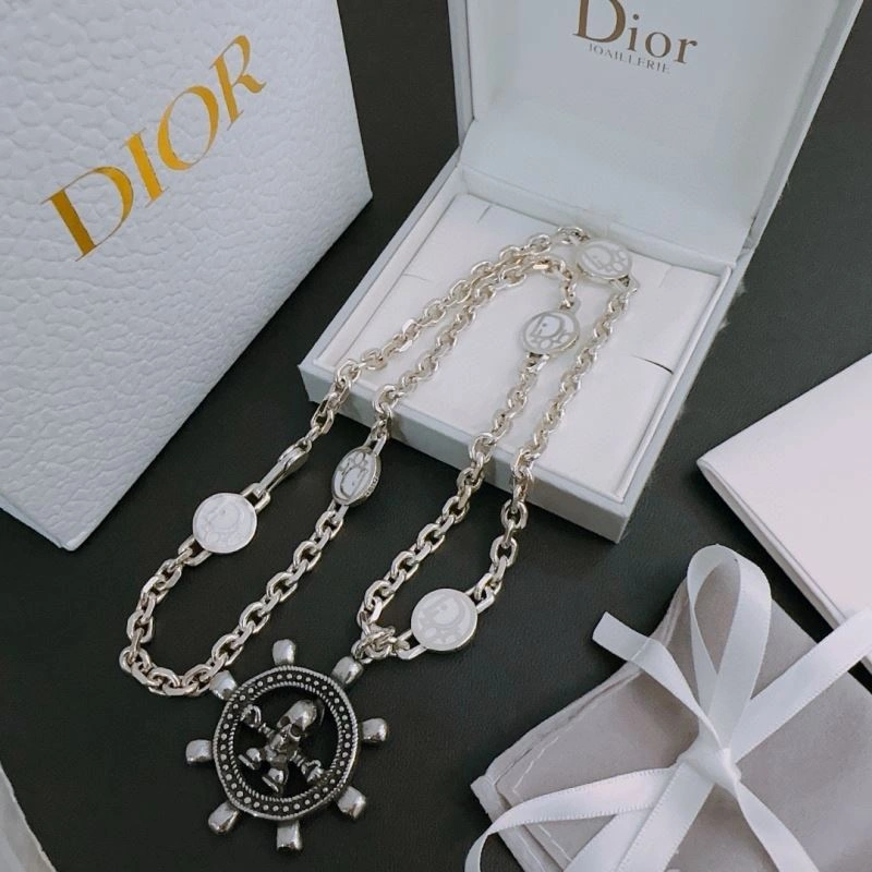 Top mirror Christian Dior Necklaces