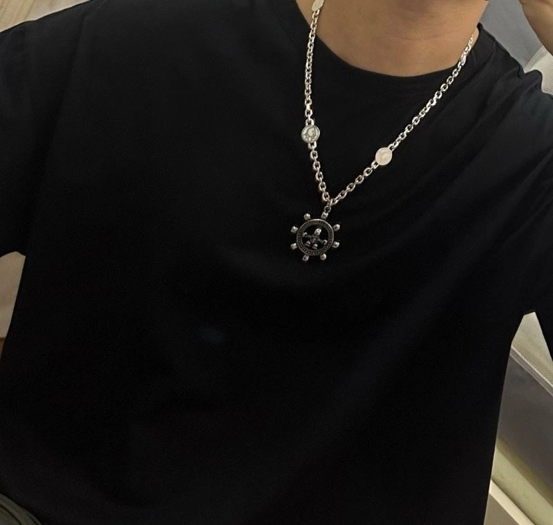 Top mirror Christian Dior Necklaces