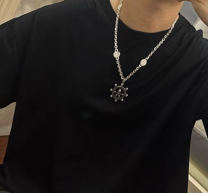 Top mirror Christian Dior Necklaces