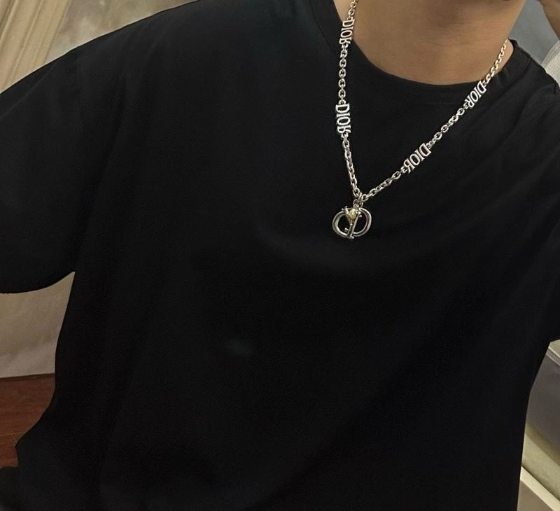 High fidelity Christian Dior Necklaces