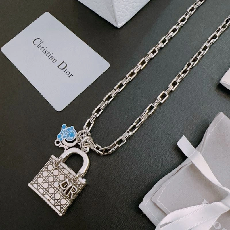 Low-cost Christian Dior Necklaces