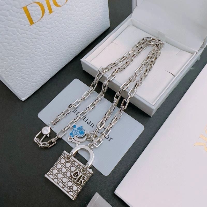 Low-cost Christian Dior Necklaces