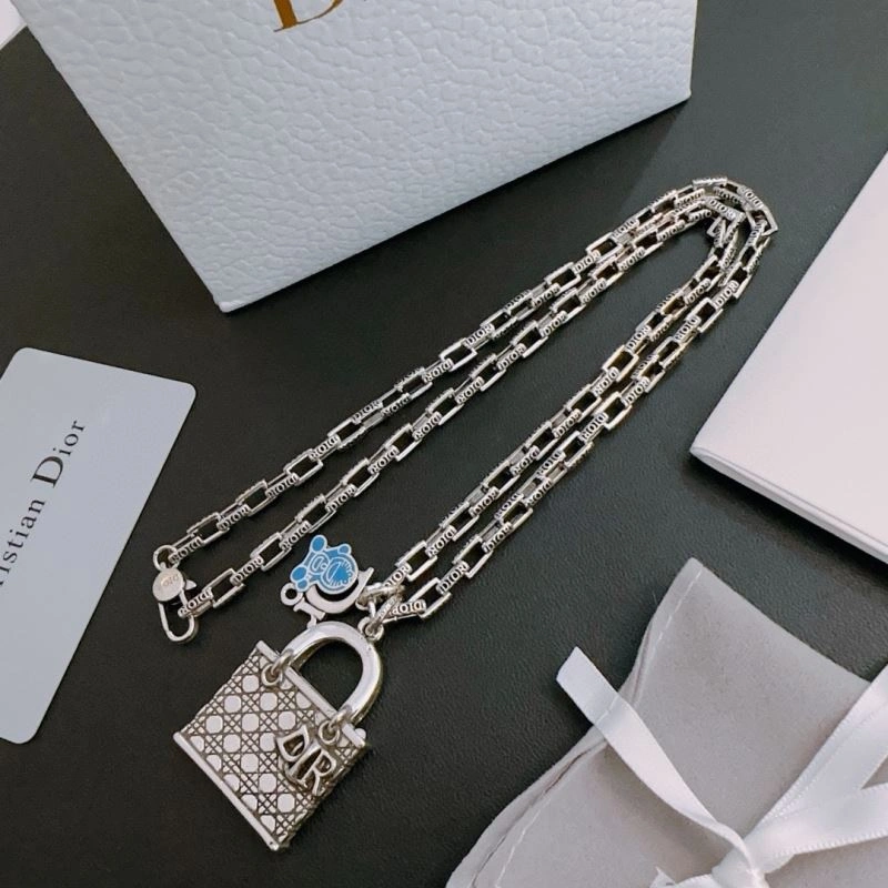 Low-cost Christian Dior Necklaces