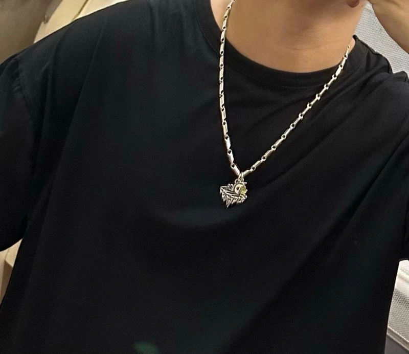 Economical Christian Dior Necklaces