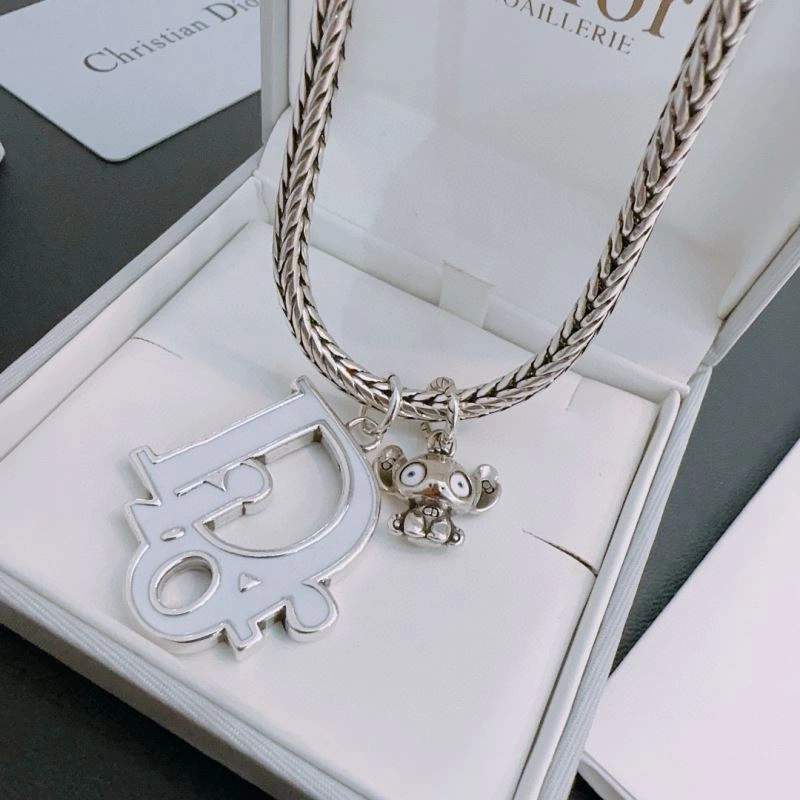 Factory-made Christian Dior Necklaces