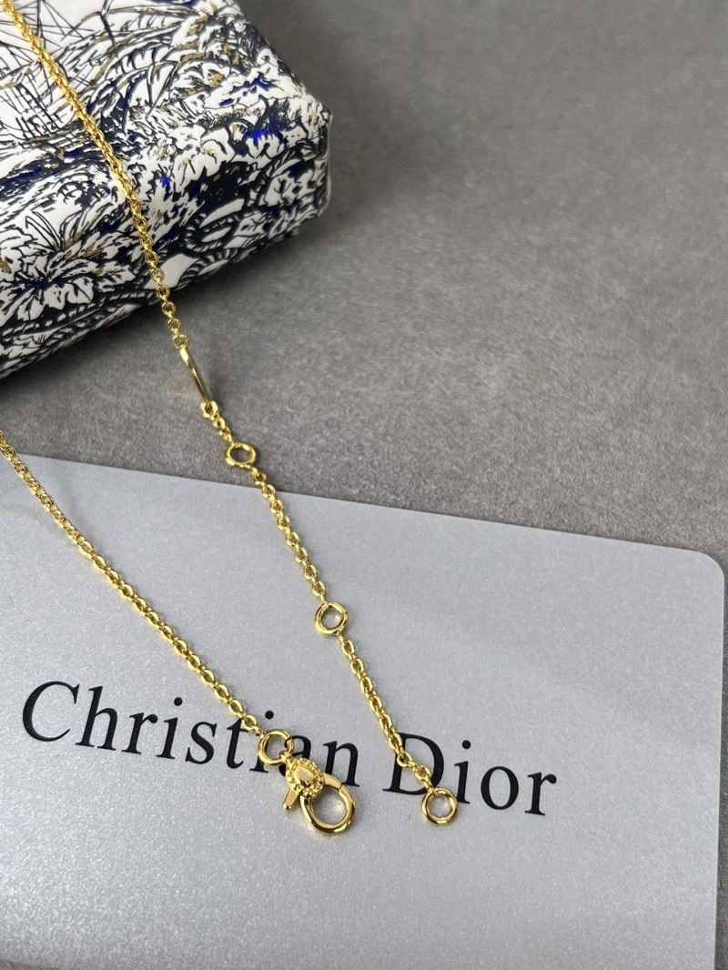 Accurate model Christian Dior Necklaces